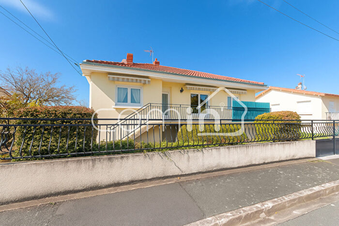 Maison à vendre - Thouars - 5 pièces - 3 chambres