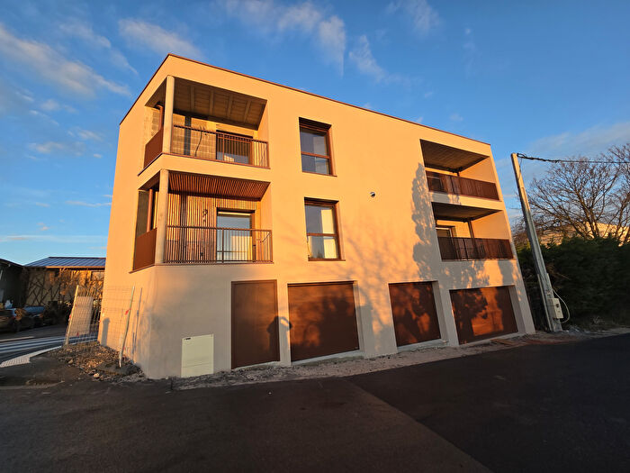 Riom, Les Charmettes, Le Champ d'Ojardias, Layat : Appartement 2 pièces à louer
