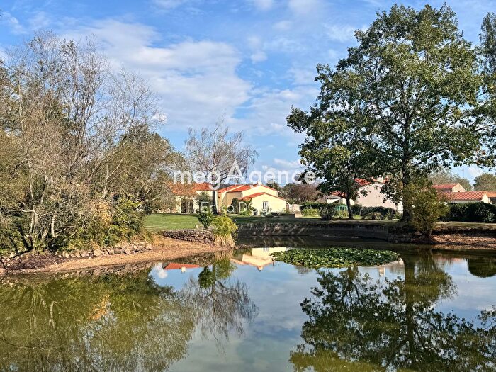 Maison 7 pièces à Les Herbiers, Le Bignon, Zone Commerciale, à vendre