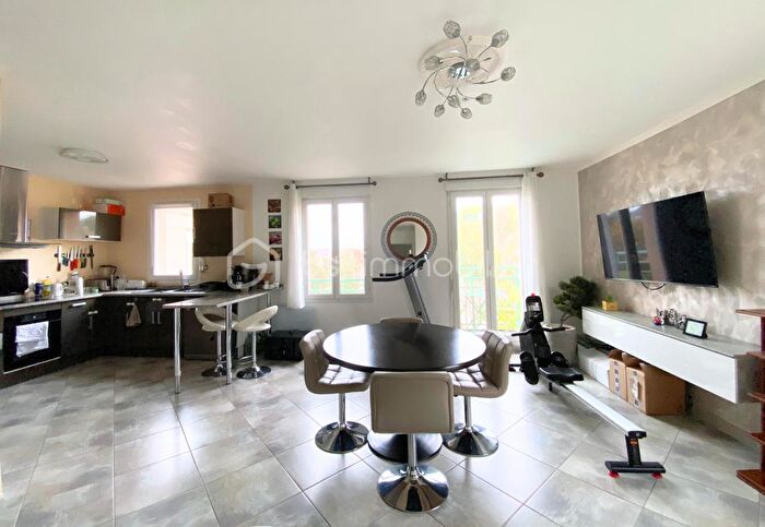 Appartement à vendre - Saint-Pierre-du-Perray - 3 pièces - 2 chambres