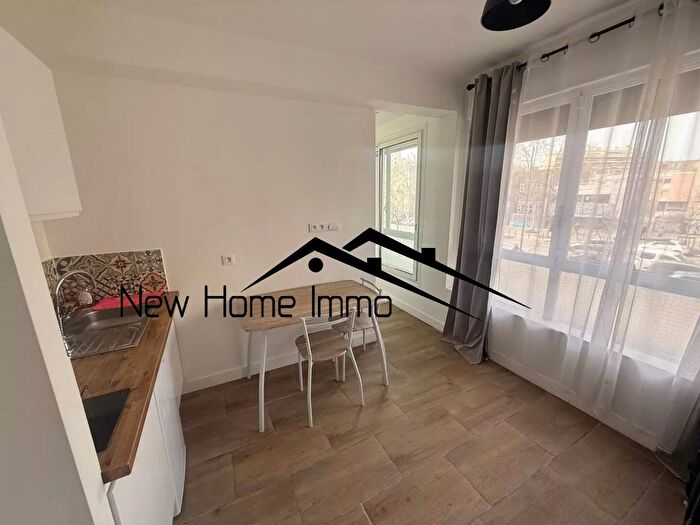 Appartement à louer - Saint Pierre, Marseille ème arrondissement - 2 pièces - 1 chambre