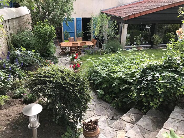 Maison à vendre - Gannat - 11 pièces - 5 chambres