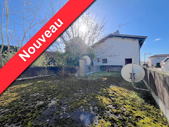 Maison à vendre - Vaulx-en-Velin, Village - 4 pièces - 2 chambres