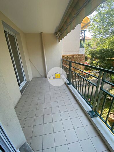 Appartement à louer - Le Village, Saint-Priest - 3 pièces - 2 chambres