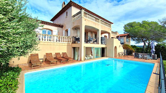 Maison à vendre - Saint-Raphaël, Valescure, Vaulongue - 7 pièces - 5 chambres