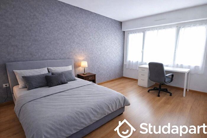 Appartement à louer - Plants-Iufm, Cergy - 1 pièce - 5 chambres