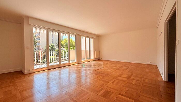 Centre Ville, Rueil-Malmaison : Appartement 4 pièces à louer