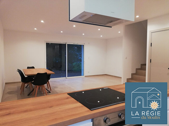 Maison à louer - Saint-Clair-de-la-Tour - 4 pièces - 3 chambres