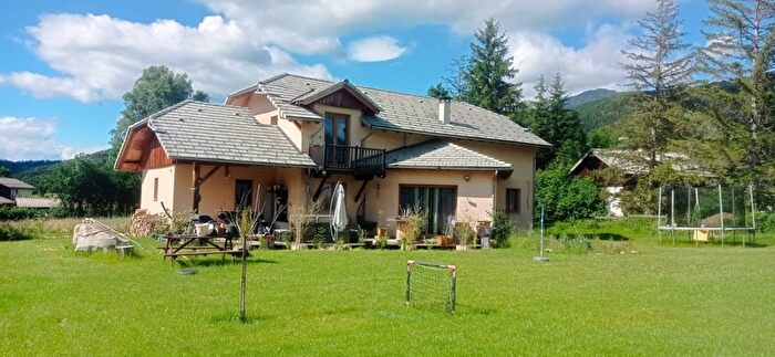 Maison 8 pièces à Seyne, à vendre