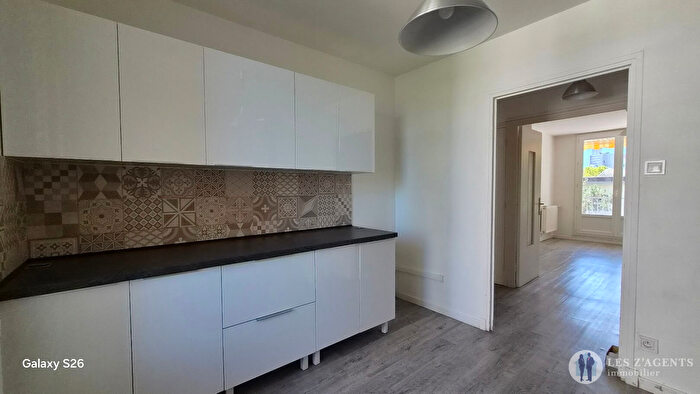 Appartement 4 pièces à louer - Saint-Martin-d'Hères, Centre-ville