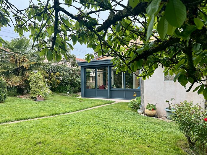 Maison à Valdivienne, à vendre