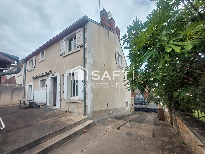 Maison à vendre - Vierzon, Centre-ville - 8 pièces - 6 chambres