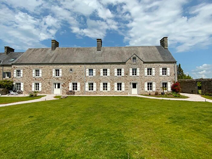 Maison à vendre - Bréhal - 10 pièces - 6 chambres