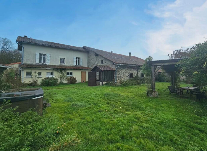 Maison à vendre - Maisonnais-sur-Tardoire - 12 pièces - 7 chambres