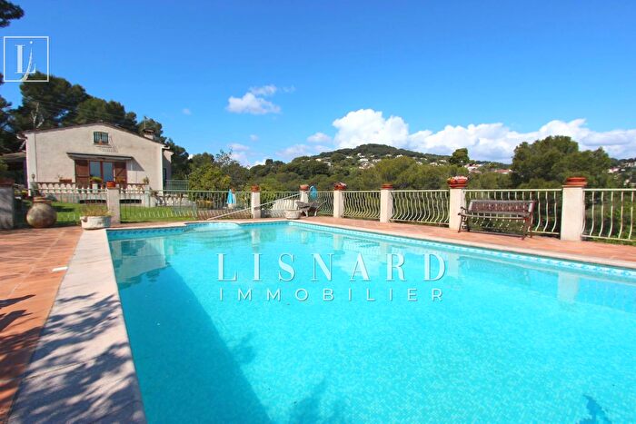 Maison à vendre - Vallauris, Pertuades - 16 pièces - 8 chambres