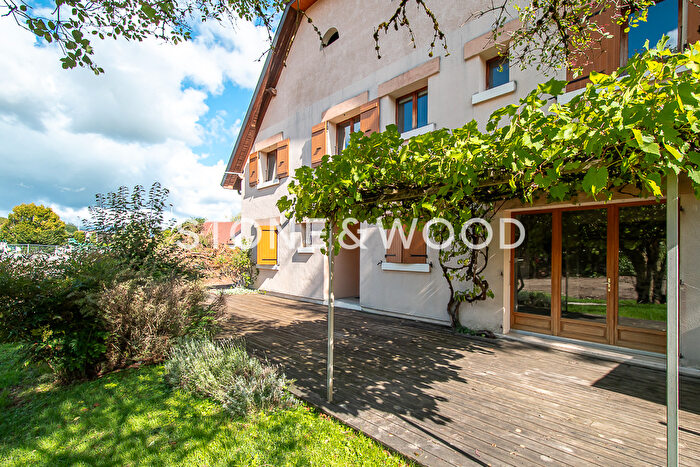 Maison à vendre - La Roche-sur-Foron - 9 pièces - 6 chambres