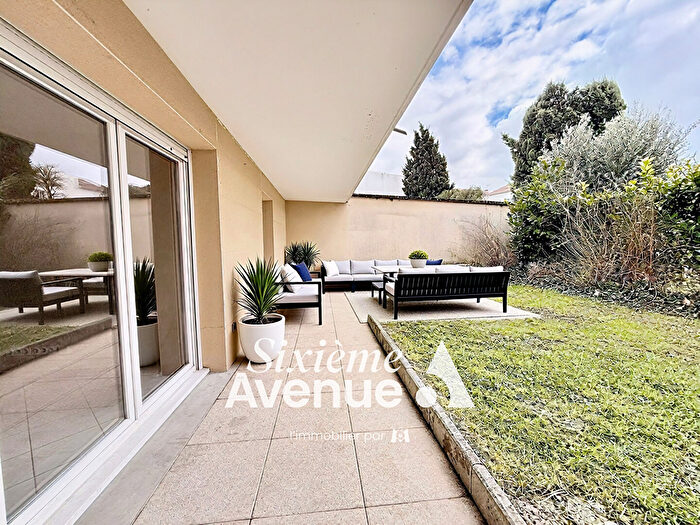 Appartement à vendre - Vaulx-en-Velin, Village - 2 pièces - 1 chambre