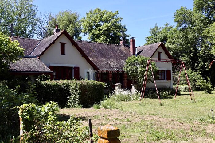 Maison à vendre - La Chartre-sur-le-Loir - 5 pièces - 4 chambres