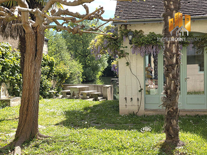 Maison à vendre - La Chartre-sur-le-Loir - 10 pièces - 9 chambres