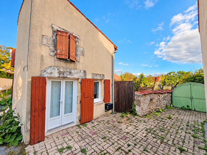 Tonnay-Boutonne : Maison 2 pièces à vendre