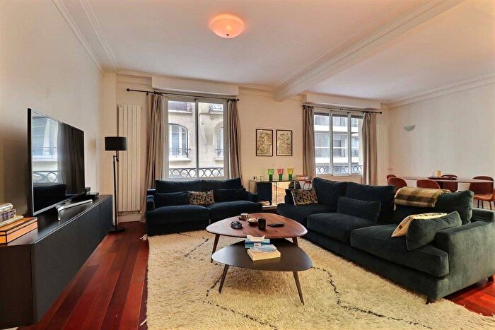 Appartement à louer - Chaillot, Paris ème arrondissement - 2 pièces - 2 chambres