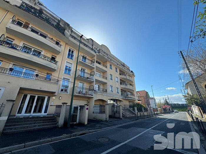 Appartement à vendre - Chelles, Centre-ville, Gare, Abbesses - 2 pièces - 1 chambre