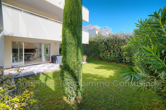 Appartement à vendre - Antibes, Antibes-les-Pins, Trianon, Le Fournel, Peyregoue - 3 pièces - 2 chambres