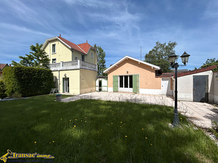 Puy-Guillaume - Maison 9 pièces à vendre