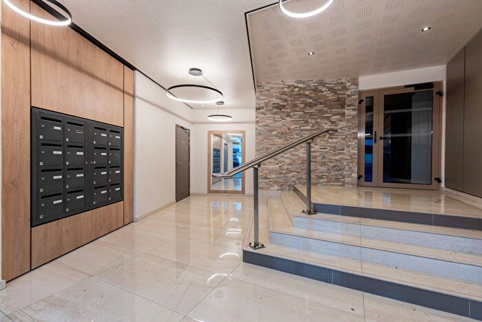 Appartement à louer - Montigny-lès-Metz - 5 pièces - 3 chambres