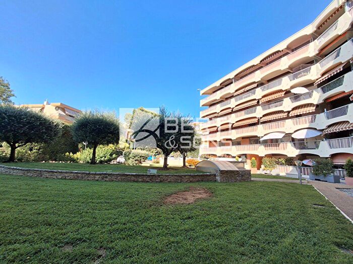 Appartement 4 pièces à Le Gavelier-La Tour, Mandelieu-la-Napoule, à louer