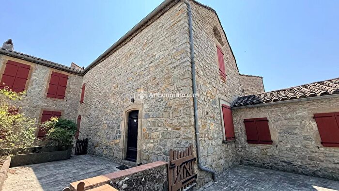 Saint-Georges-de-Luzençon : Maison 9 pièces à vendre