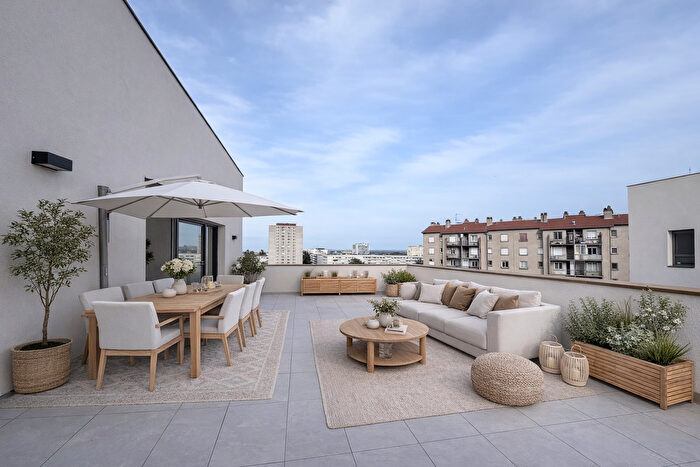 Appartement à vendre - Roanne, Centre-ville, Varenne - 4 pièces - 3 chambres