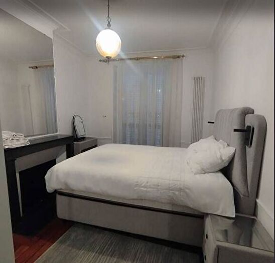 Appartement à louer - Elysées-Madeleine, Paris ème arrondissement - 3 pièces - 3 chambres