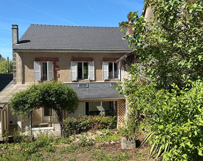 Châteauneuf-la-Forêt : Maison 7 pièces à vendre
