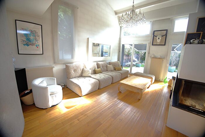 Maison à vendre - Chilly-Mazarin, Centre-ville - 8 pièces - 5 chambres