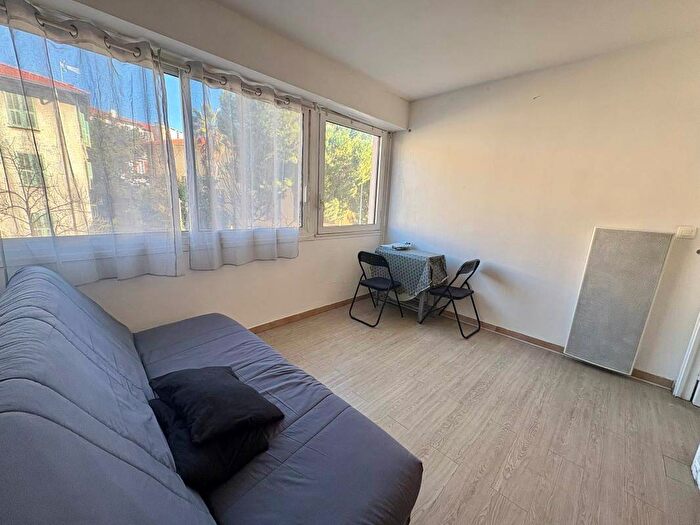 Appartement à louer - Mantega, Nice - 1 pièce