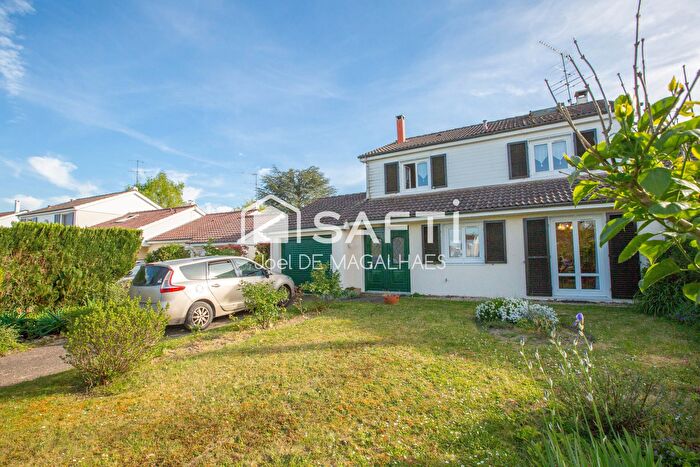 Maison 5 pièces à Le Mesnil-Saint-Denis, à vendre