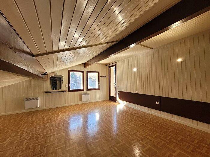 Appartement à louer - Thônes - 3 pièces - 2 chambres