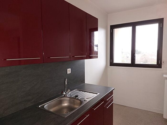 Appartement à louer - Combs-la-Ville, République - 1 pièce