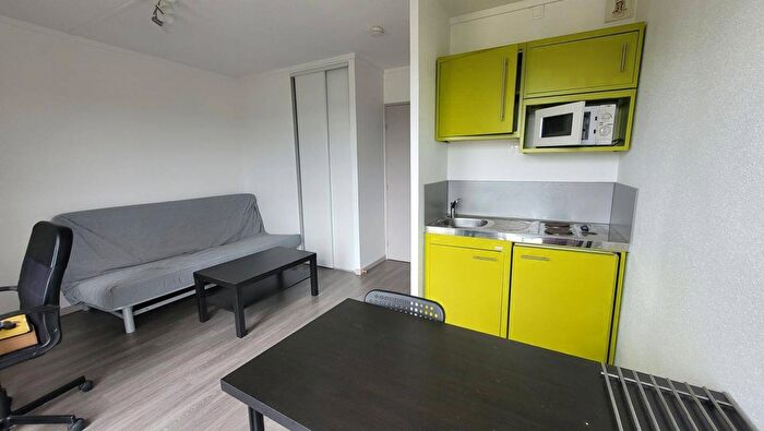 Cité Bretonnie-Chatelet-Favieres-Conches, Montluçon : Appartement 1 pièce à louer