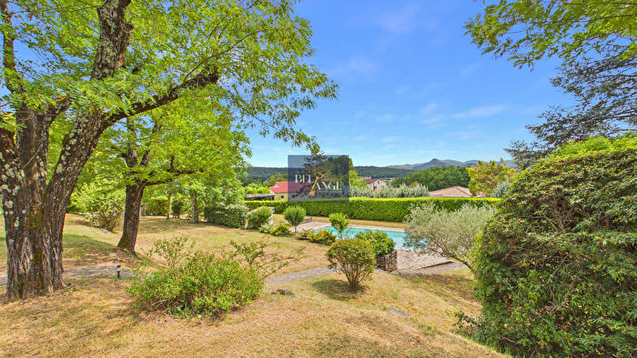 Maison 9 pièces à Ruoms, à vendre