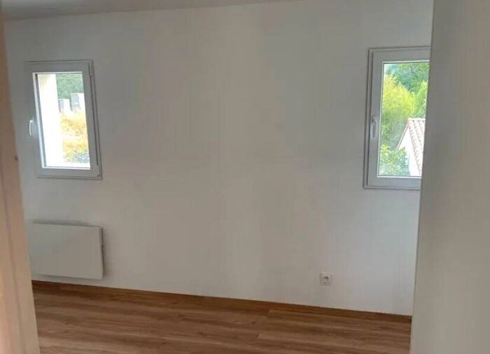 Saint-Denis-de-Pile : Maison 3 pièces à louer
