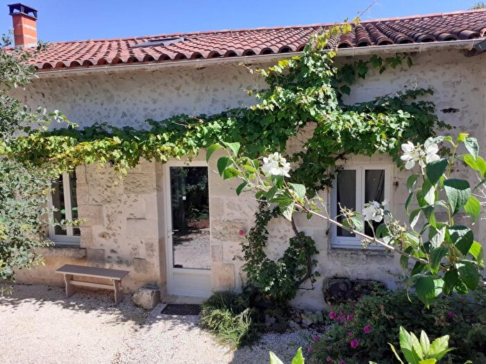 Maison 17 pièces à Saint-Sulpice-de-Roumagnac, à vendre