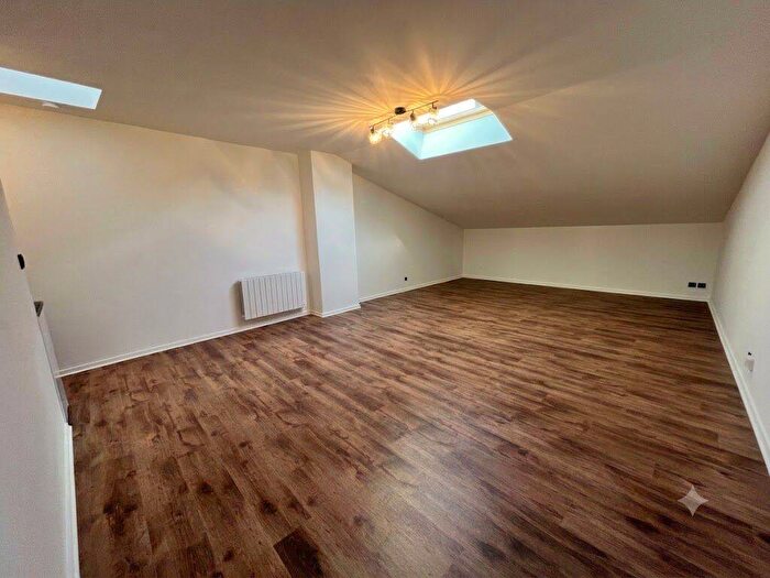 Appartement 1 pièce à centre Ville-La Chartonnière-La Barre, Villefranche-sur-Saône, à louer