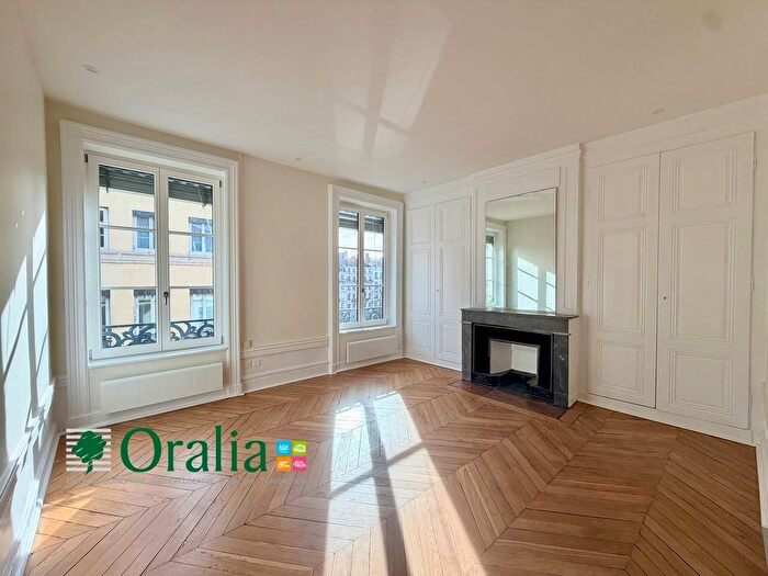 Appartement à louer - Ainay, Lyon ème arrondissement - 2 pièces - 2 chambres