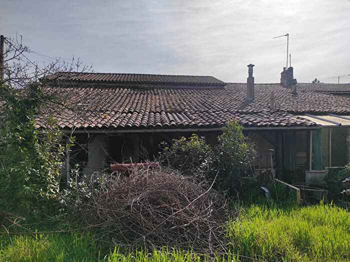 Maison à vendre - Saint-Ciers-de-Canesse - 5 pièces - 2 chambres