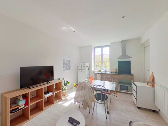 Appartement à louer - Montbrison - 2 pièces - 1 chambre