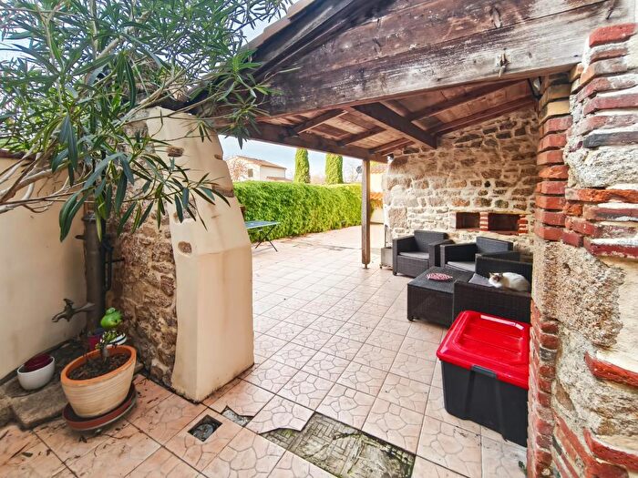 Maison à vendre - Saint-Amand-sur-Sèvre - 7 pièces - 4 chambres