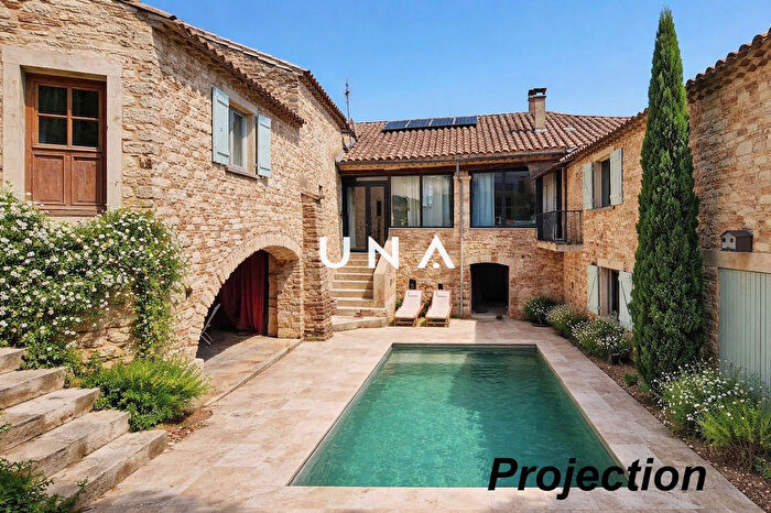 Le Pin : Maison 9 pièces à vendre
