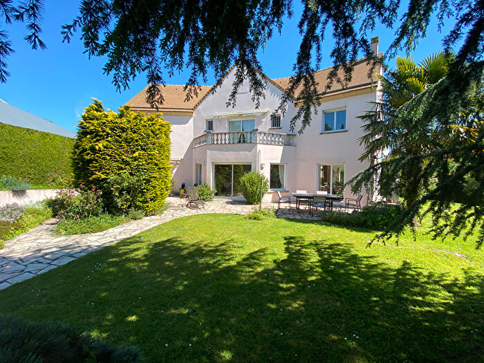 Maison à vendre - Montfort-lAmaury - 9 pièces - 5 chambres